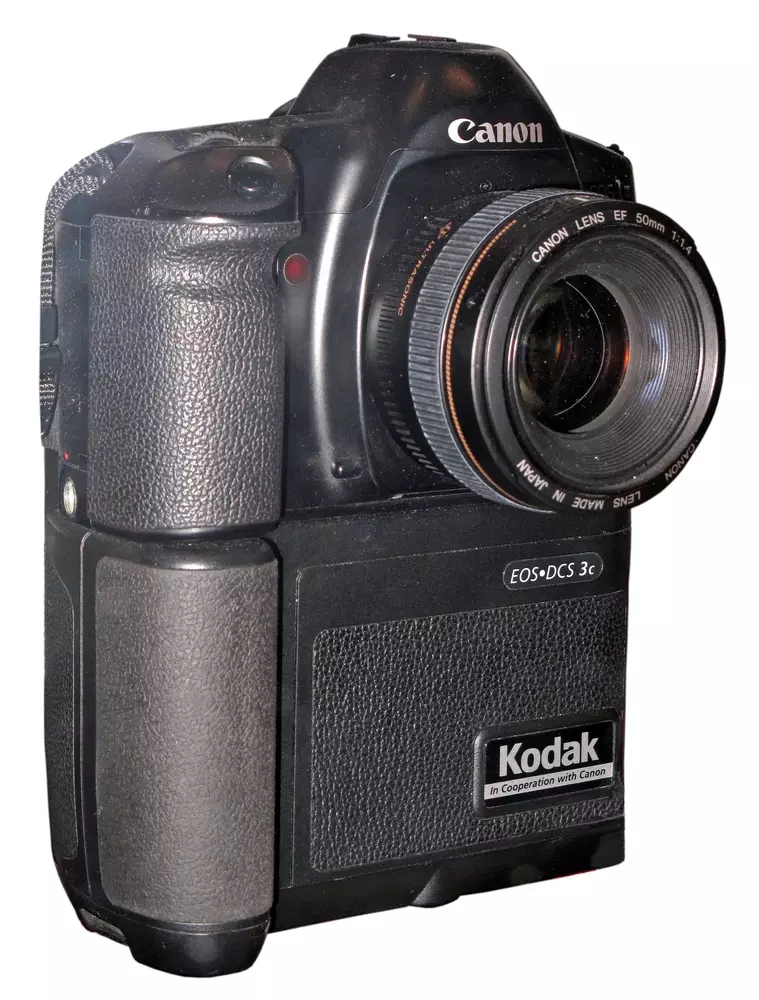Hur 1995 såg DSLR:s födelse men tillverkare fortsatte att göra filmkameror 14084_1