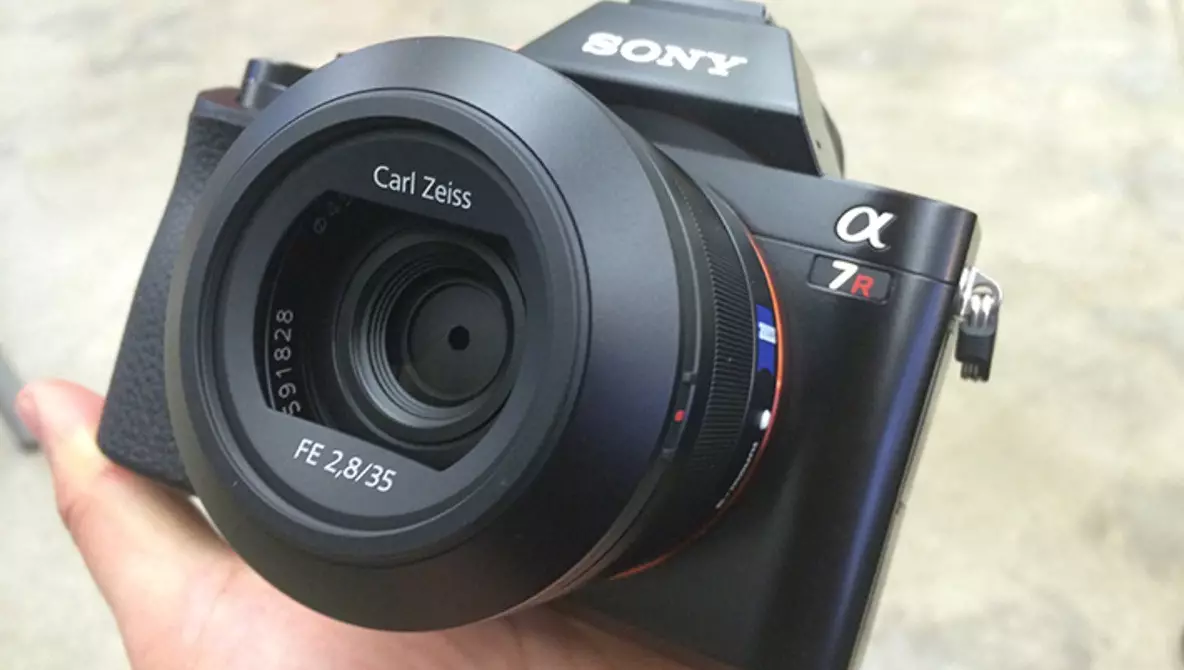 Sony a7R ची पहिली छाप आणि Canon/Nikon ते कसे हरवू शकते