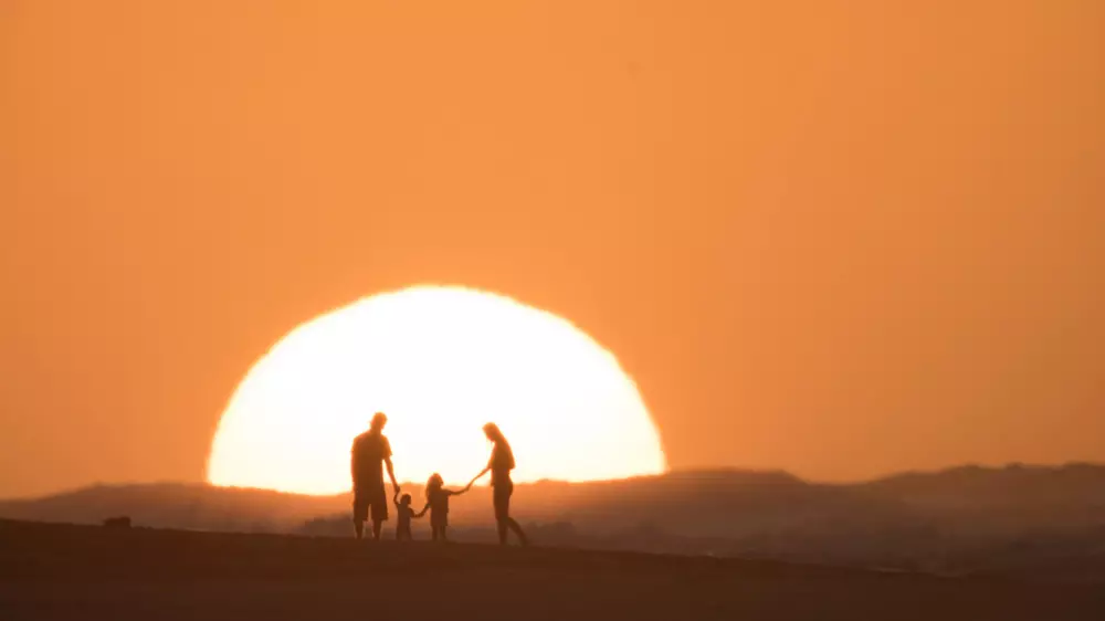 Aaron Eveland's Hawaii's Sunsets - Dựa trên 'The Endless Summer' - Bạn sẽ đặt ngay một chuyến bay đến Hawaii 146451_3