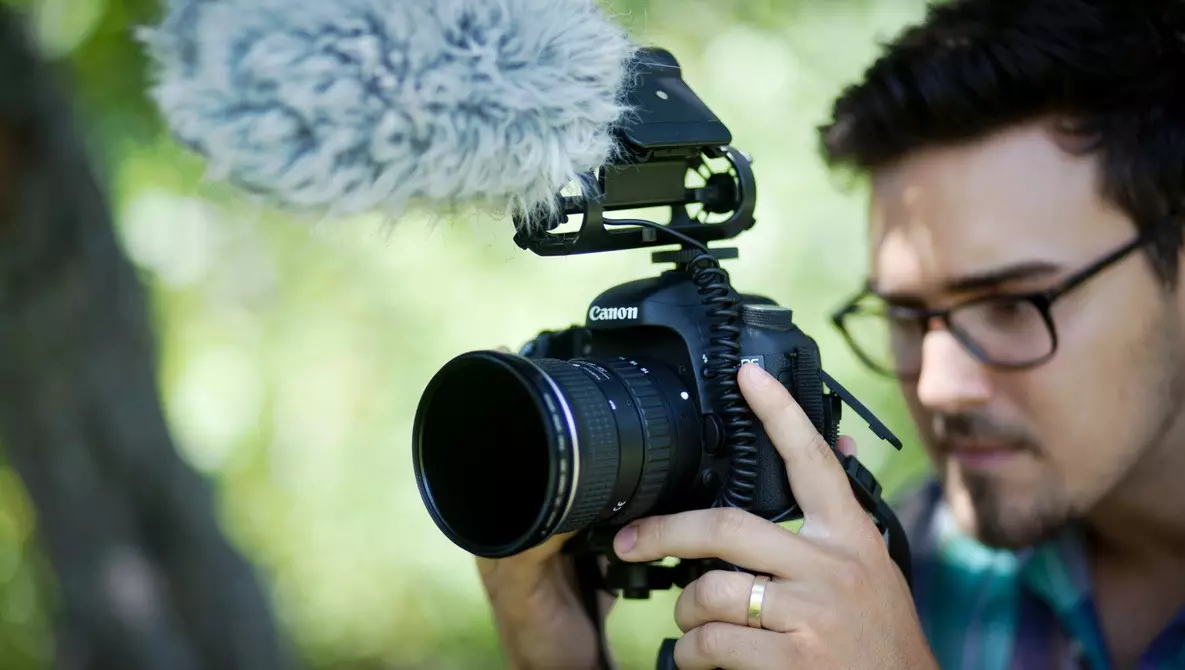 Argumen Melawan Fotografer yang Menawarkan Layanan Video: Bagian 1