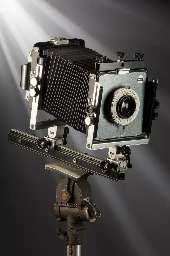 Гэрэл зурагчин Ансель Адамсын 4х5 камерыг дуудлага худалдаанд оруулжээ 147016_1