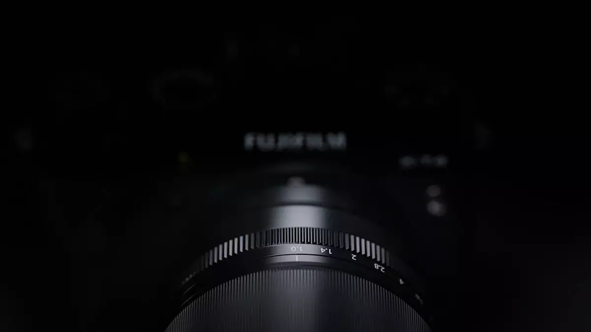 Mae Fstoppers yn Adolygu'r Fujinon XF 50mm f/1 R WR: Y Lens Emosiynol (Rhan 1) 147423_1