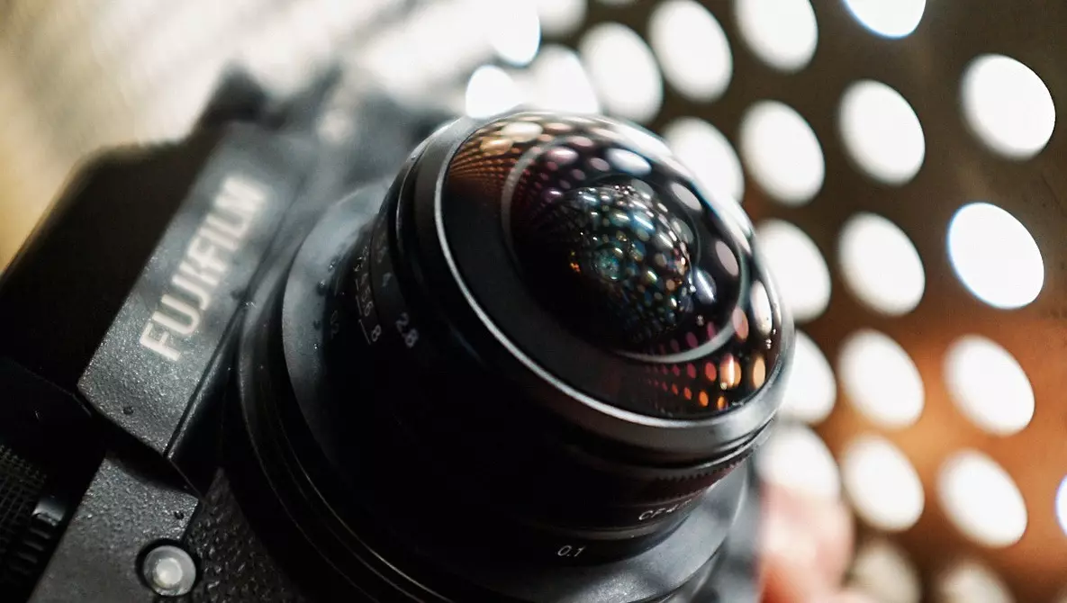 Fstoppers, APS-C kameralary üçin Laowa 4mm f / 2.8 Tegelek Balyk gözleýär