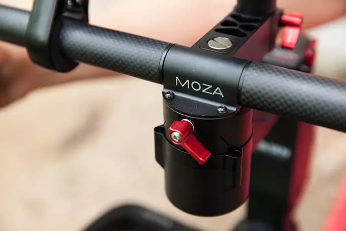 የFstoppers የMoza Lite II 3-Axis Gimbal Stabilizer የታመቀ የቪዲዮ ካሜራዎች ግምገማ 148093_1