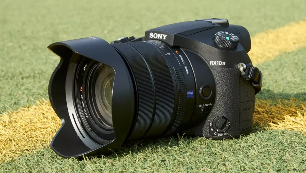 Sony RX10 IV এর প্রথম হ্যান্ডস-অন ইমপ্রেশন, 24 fps স্টিল শুটিং সহ অল-ইন-ওয়ান ব্রিজ ক্যামেরা