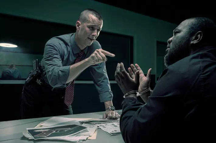 The-Interrogation-fstoppers-dani-гауһар-фонар-өндіріс-барлық-киюге-қапшықтар-бтс-брандон-кавуд