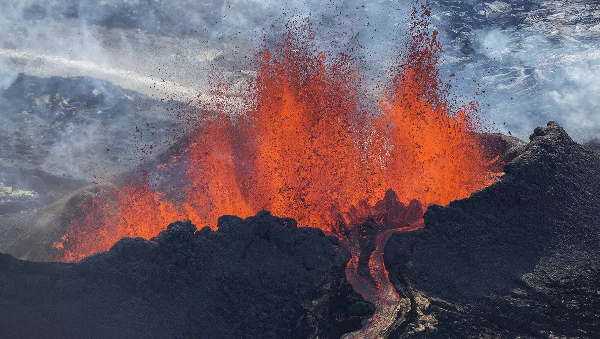 Incredible Aerial Photos Kubva kuIceland's Volcanic Eruption