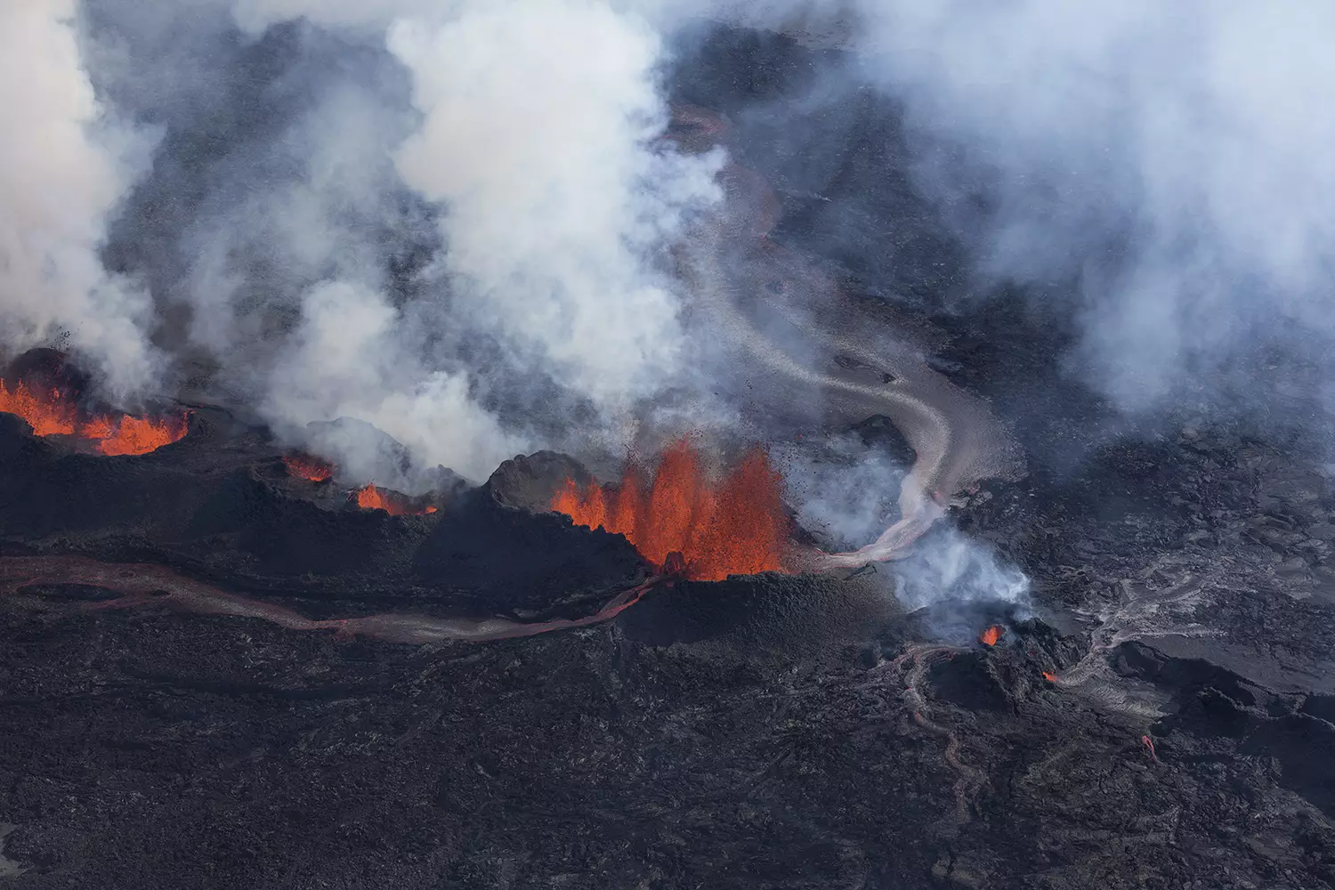 冰島火山噴發令人難以置信的航拍照片 153487_3