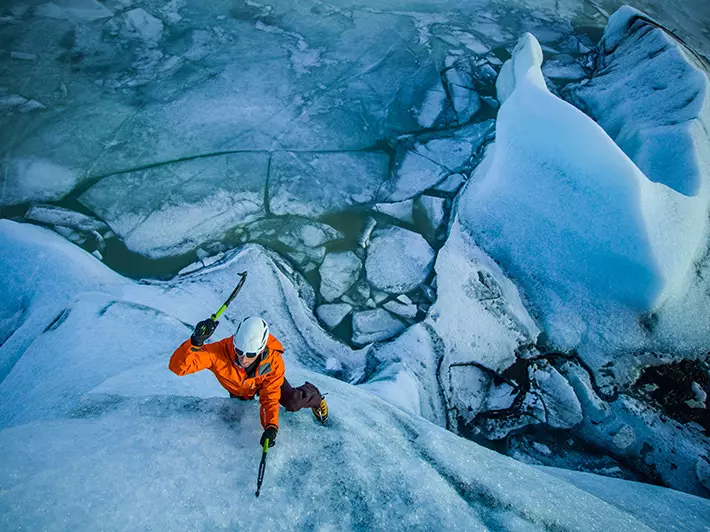 Filem SmugMug Mengikuti Jurugambar Pengembaraan Tim Kemple Menangkap Pendaki Ais di Iceland 155848_7