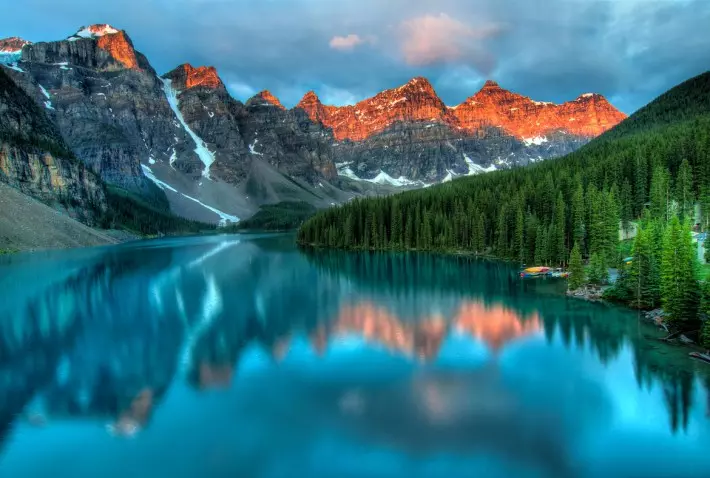 I-Moraine Lake Ukuphuma kwelanga