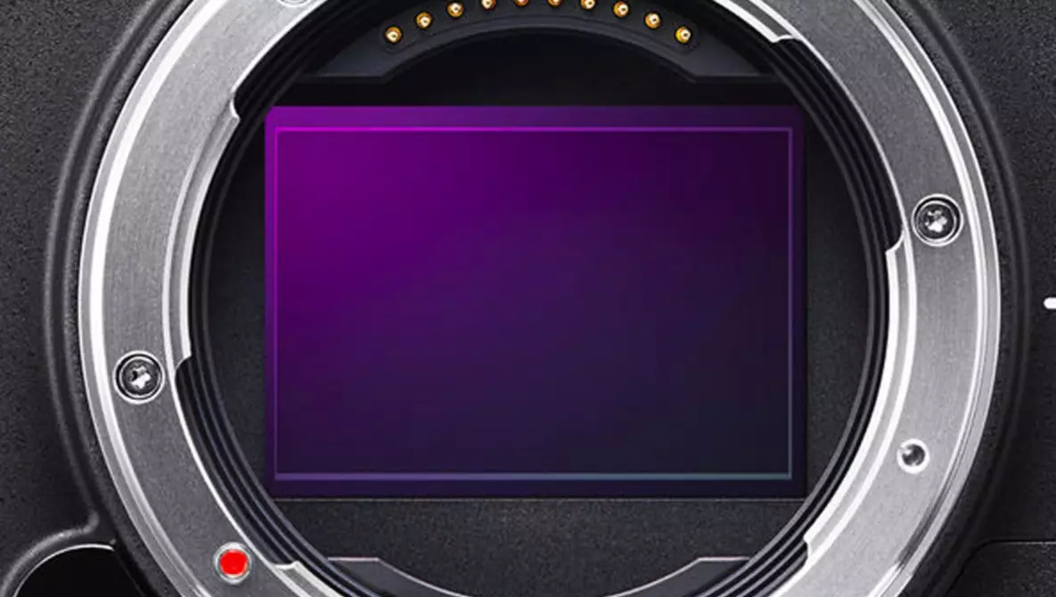Sigma annoncéiert Full-Frame Foveon Kamera ass onbestëmmt Verspéidung
