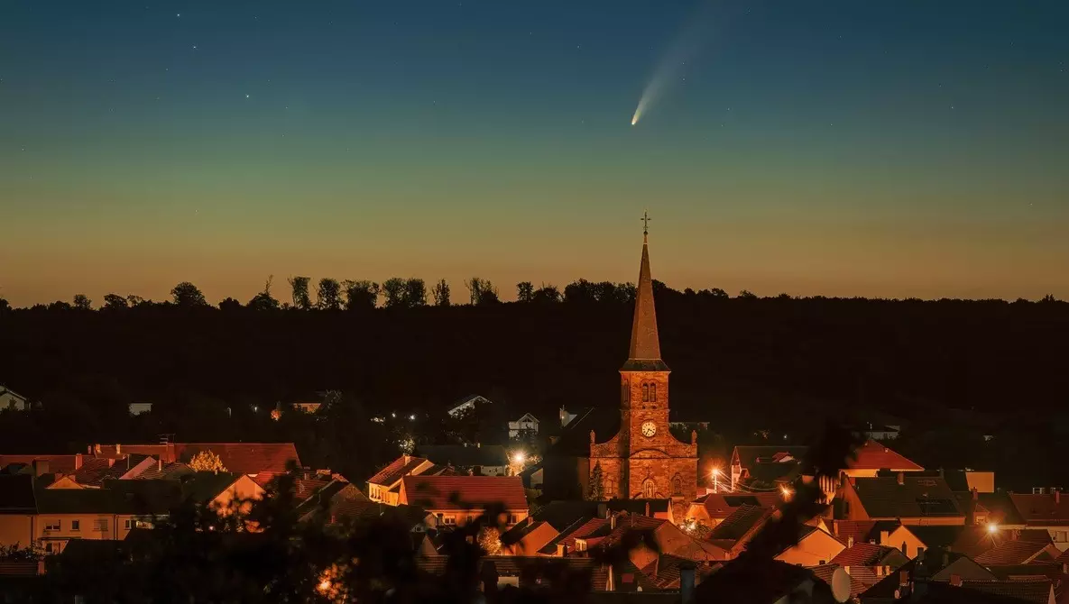 Pohitite in fotografirajte komet C/2020 F3 Neowise, preden izzveni!