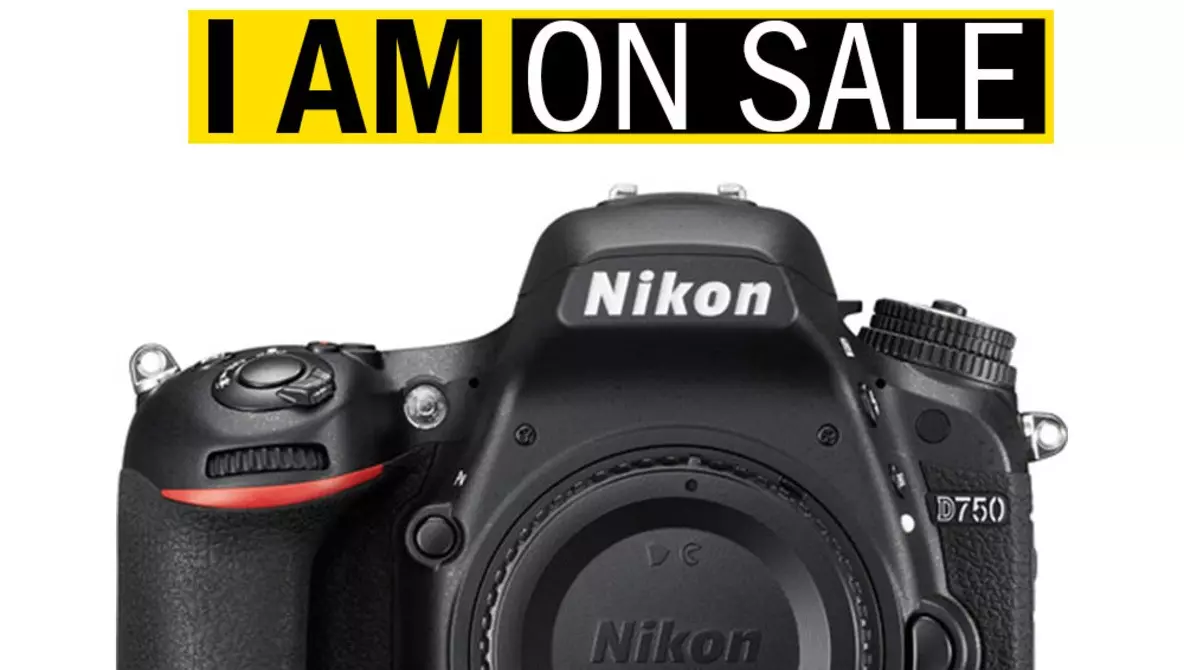 Angalia Nikon D750 hii kwa Chini ya $1,000