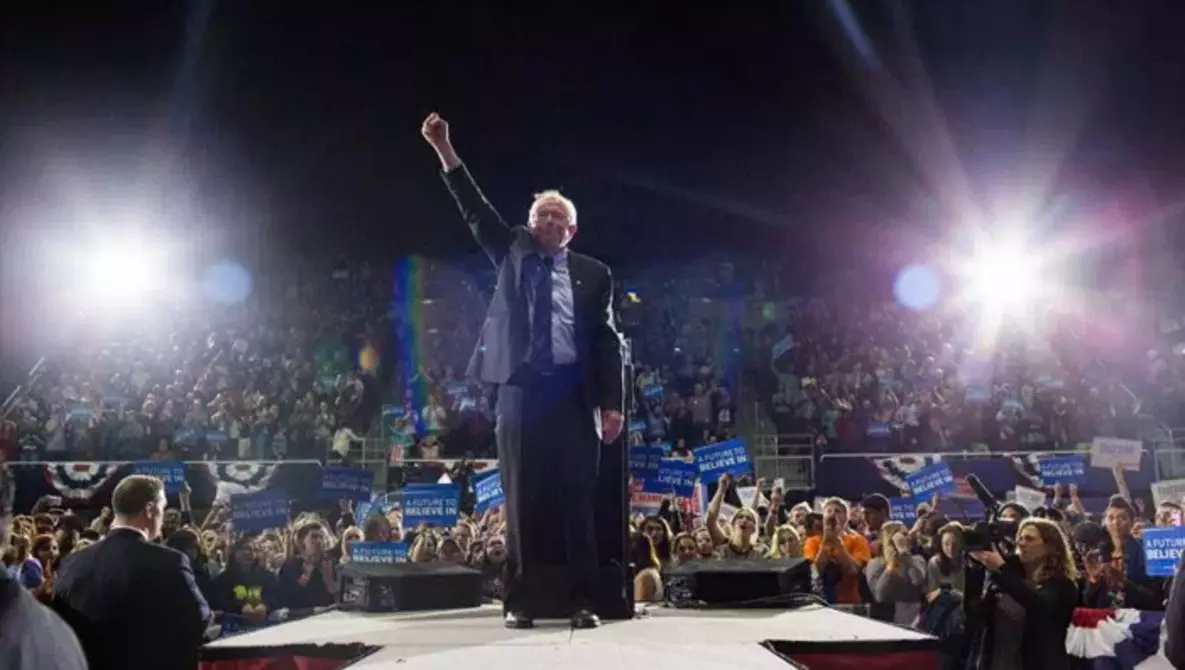 'Mencoba Menunjukkan Dia sebagai Presiden': Temui Fotografer Bernie Sanders