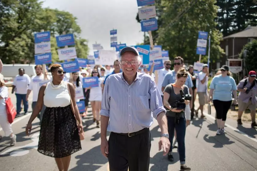 'Mencoba Menunjukkan Dia sebagai Presiden': Temui Fotografer Bernie Sanders 169382_1