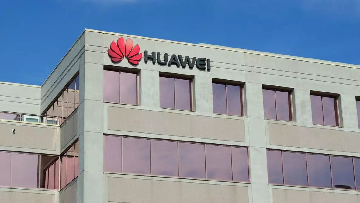 Google, Huawei ABŞ-nyň hökümeti tarapyndan gara sanawa girizilenden soň, Android goldawyny togtatdy