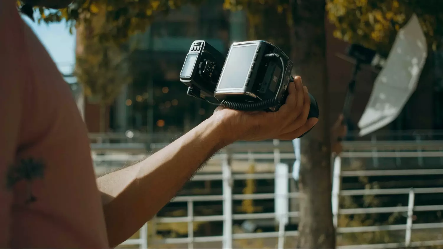 நடுத்தர வடிவத்திற்குச் சிறந்த விஷயம்: Fstoppers Hasselblad 907X 50C ஐ மதிப்பாய்வு செய்கிறது 176449_2