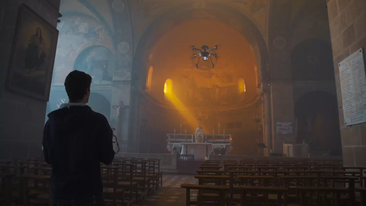 Flørte med katastrofe: Filmskaper Duo flyr drone inne i den bysantinske kirken og resultatet er vakkert 179455_3