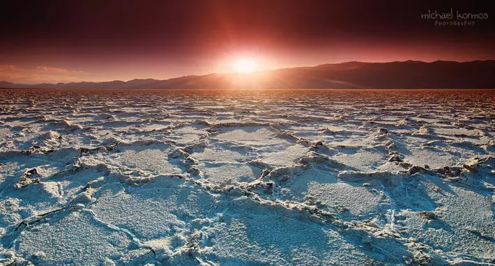 ຂ້ອຍເຄີຍເດີນທາງໄປ Death Valley ຫຼາຍເທື່ອກ່ອນ, ແຕ່ນີ້ແມ່ນຄັ້ງທຳອິດທີ່ຖ່າຍຮູບຄົນຢູ່ທີ່ນັ້ນ. ນີ້ແມ່ນຮູບພູມສັນຖານທີ່ຖ່າຍເມື່ອ 2 ປີກ່ອນ.