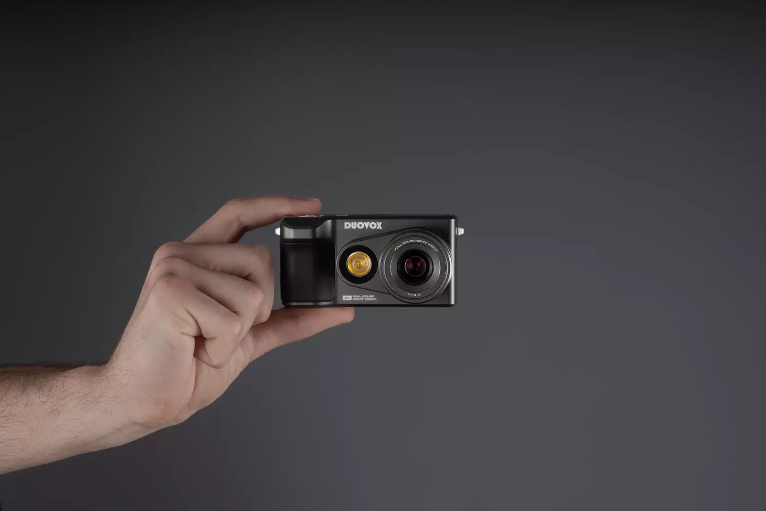 Duovox камерасы динамикалык диапазонун 22 аялдамасына ээ, f/0.9 диафрагма жана караңгыда түстү көрө алат 180_3