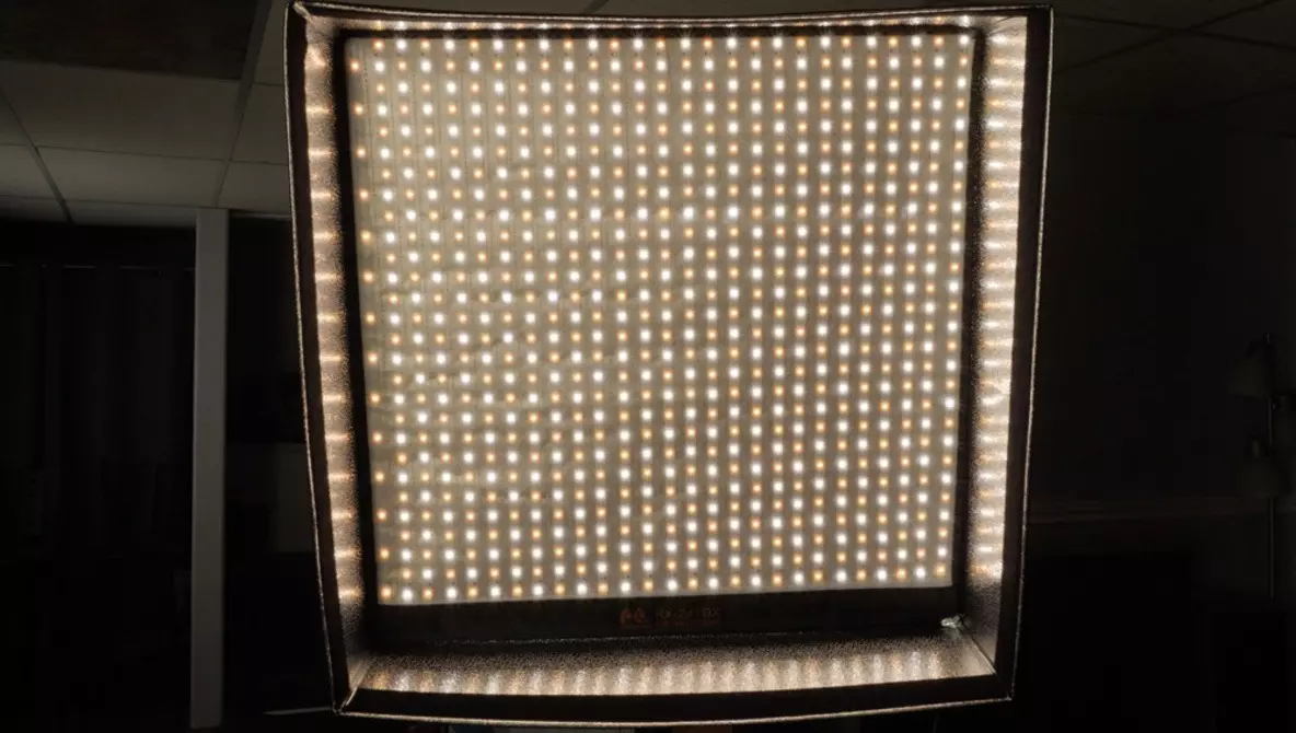 LED-valot video- ja valokuvaukseen hybridiampujille