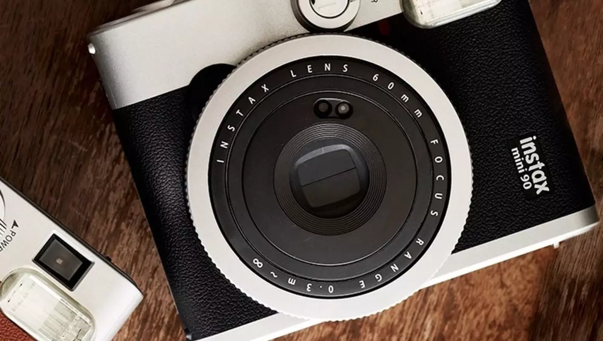 Hvis Fujis Instax er kontantkua, bør den produsere digitale kameraer?