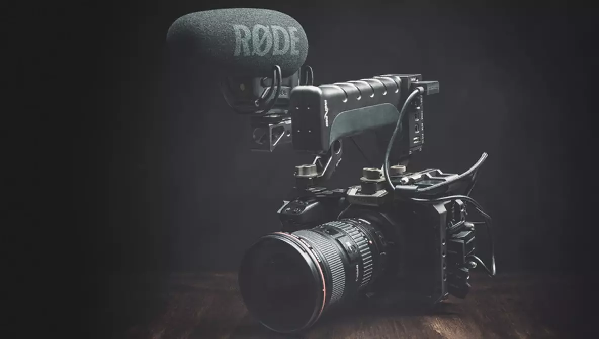 De gids voor fotografen voor het kopen van uw eerste speciale videocamera