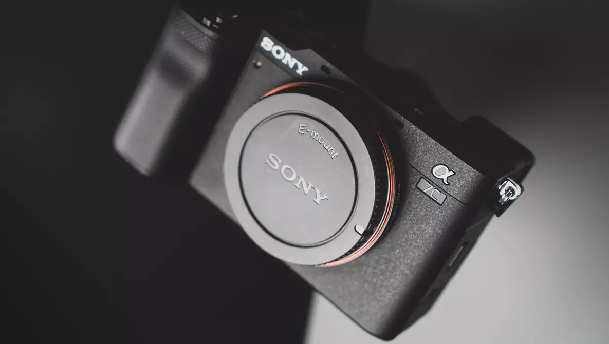 Frame feno amin'ny endrika vaovao: Fstoppers mandinika ny Sony a7C