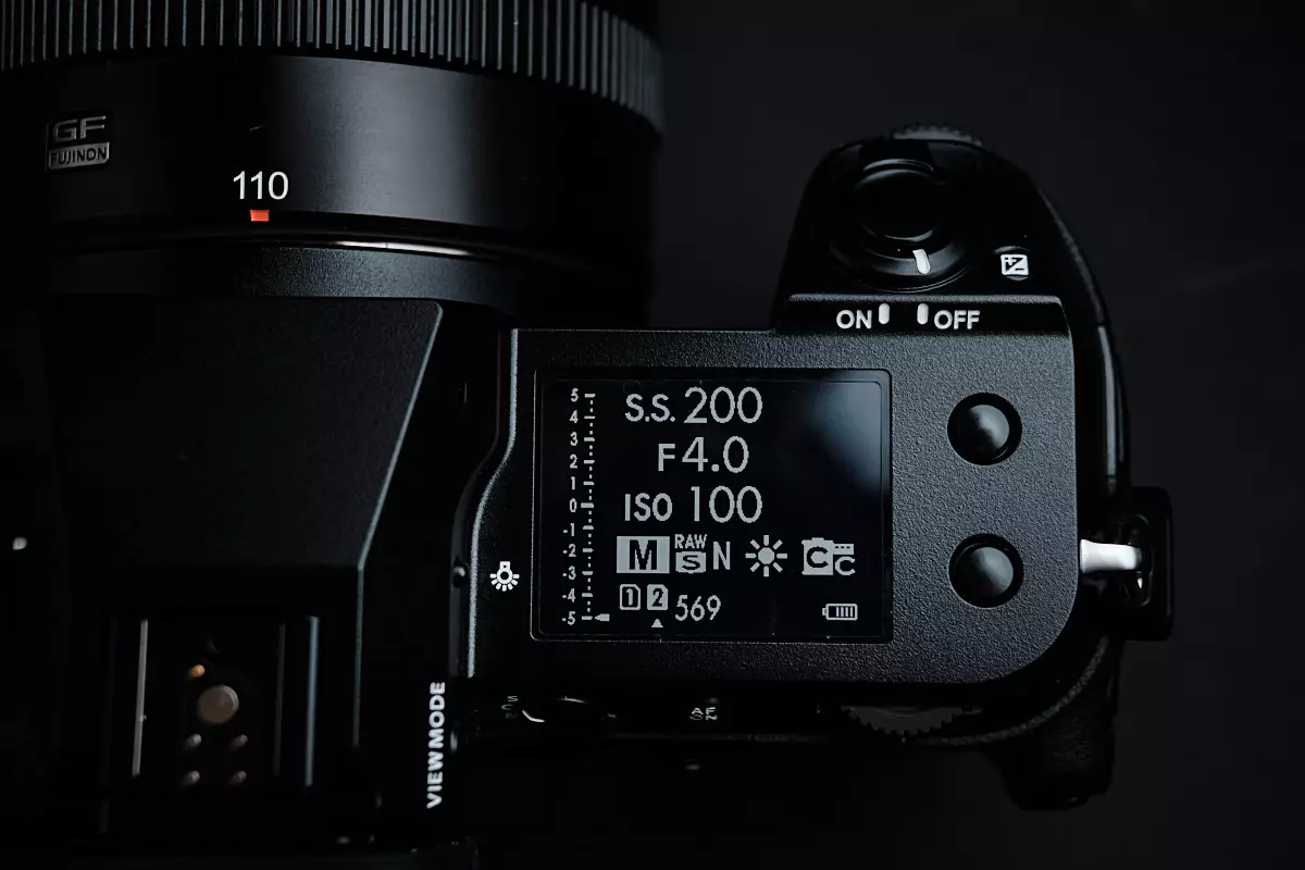 Биз Fujifilm GFX 100S орто форматтагы күзгүсүз камераны карап чыгабыз 2479_4