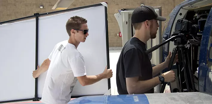 Jakob Skogheim listo para botar un pouco de luz solar nesta toma de helicóptero