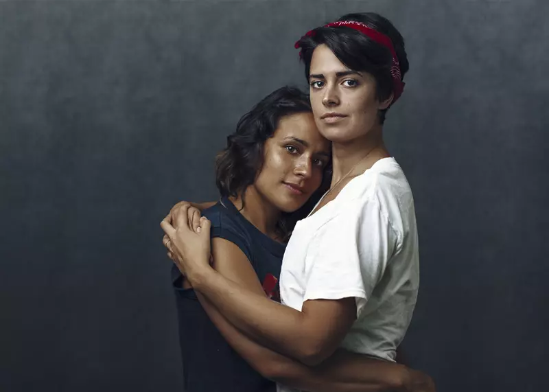 “Mīlestība uzvar”: izcils fotoprojekts, kas no jauna definē veidu, kā mēs redzam LGBTQ laulības 252730_1