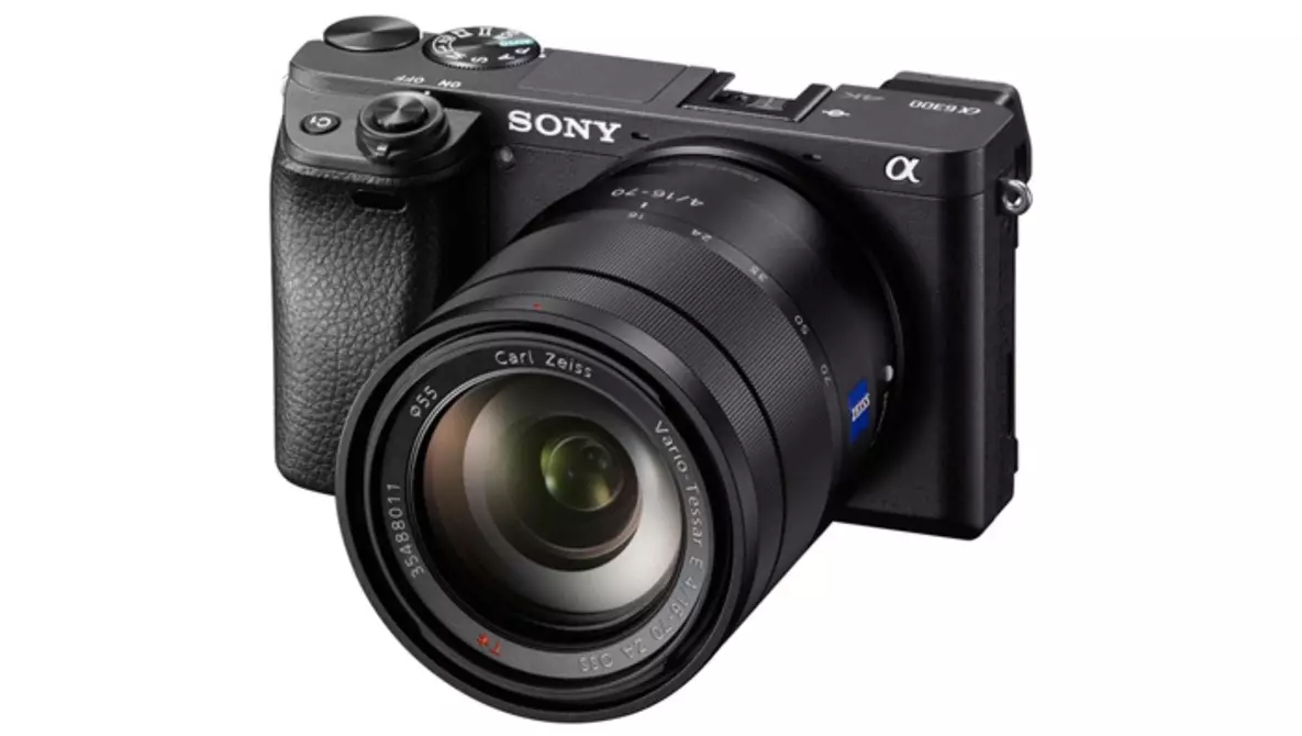 Fstoppers Inakagua Sony a6300, Kamera Ndogo ya $999 inayoamuru Heshima Kubwa.