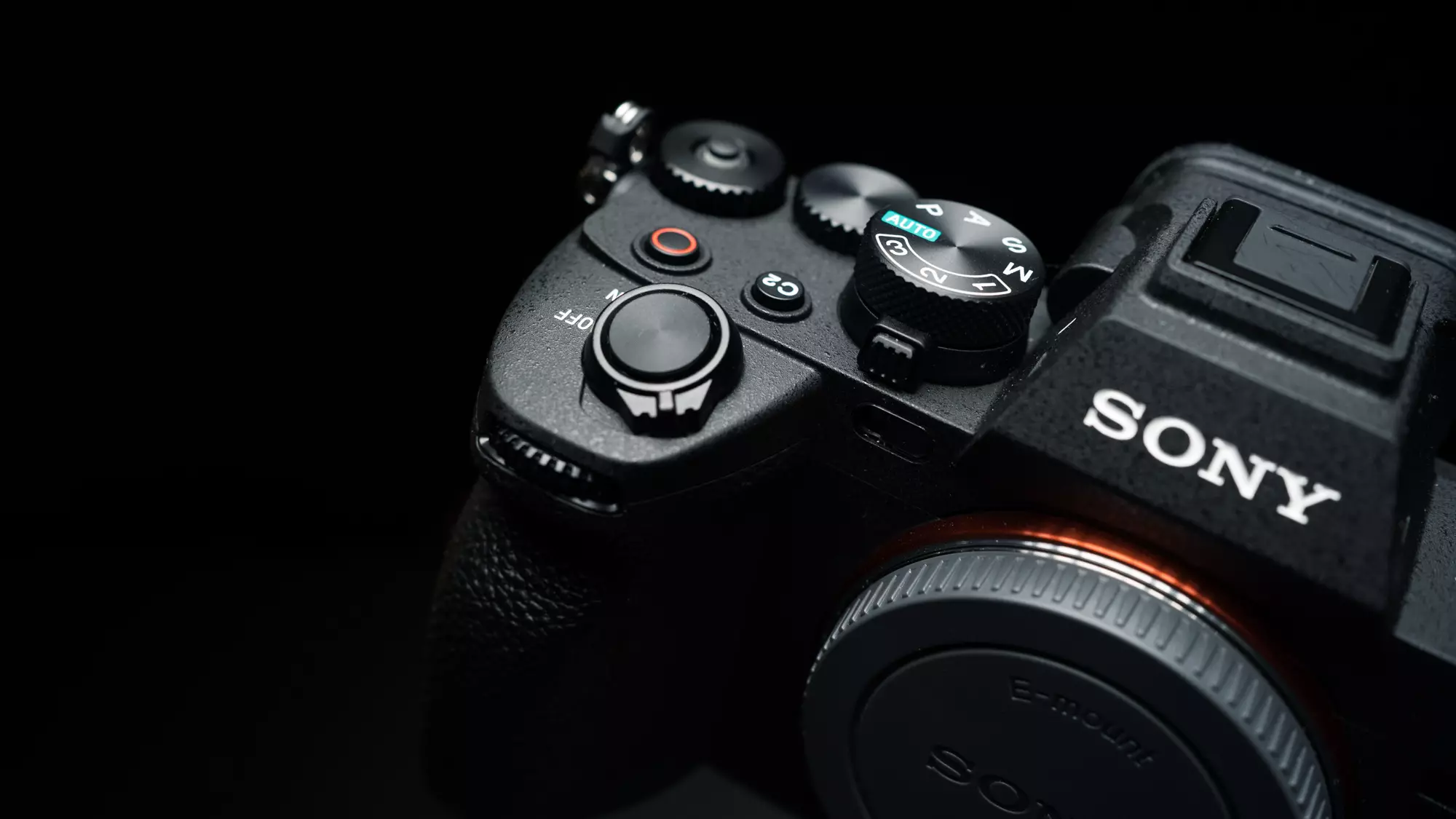 Pohľad na dizajn a ergonómiu nového Sony A7 IV 25384_7