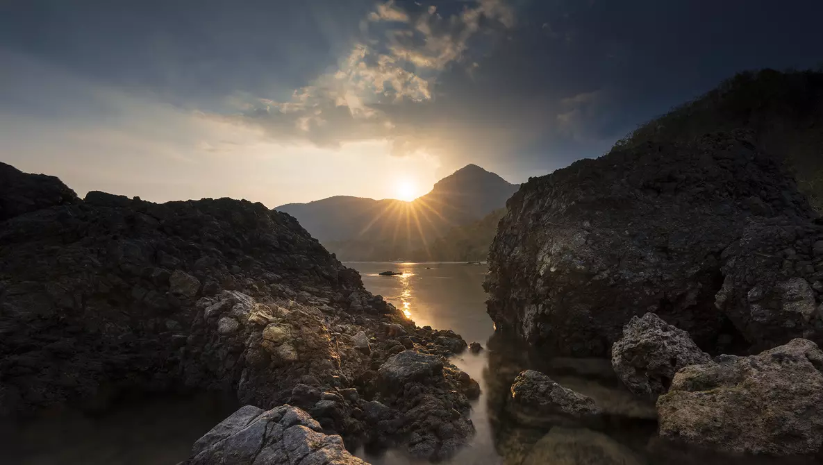 Bagliori, macchie e raggi solari: affrontare il sole nella fotografia di paesaggio