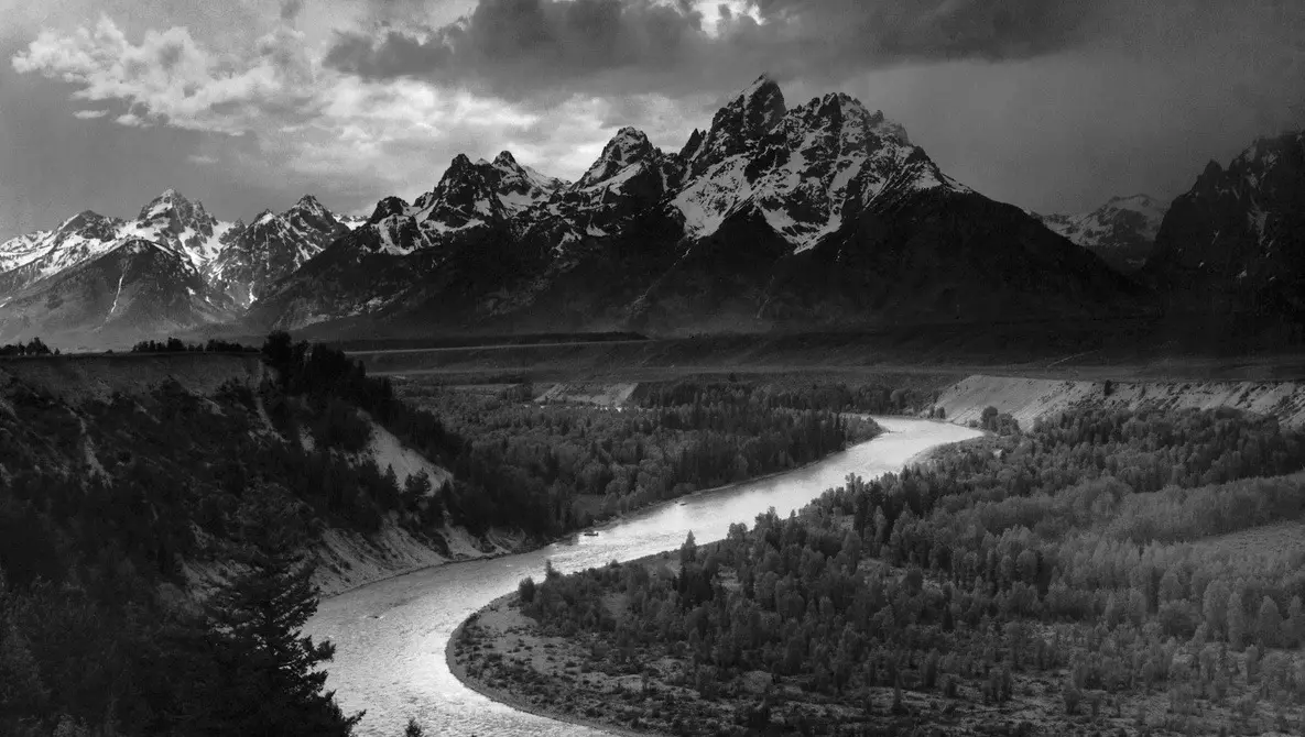 ဤ Ansel Adams ဓာတ်ပုံကို Sotheby's တွင် ရာဇ၀တ်မှု နည်းပါးစွာဖြင့် လေလံတင်ရောင်းချနေပါသလား။