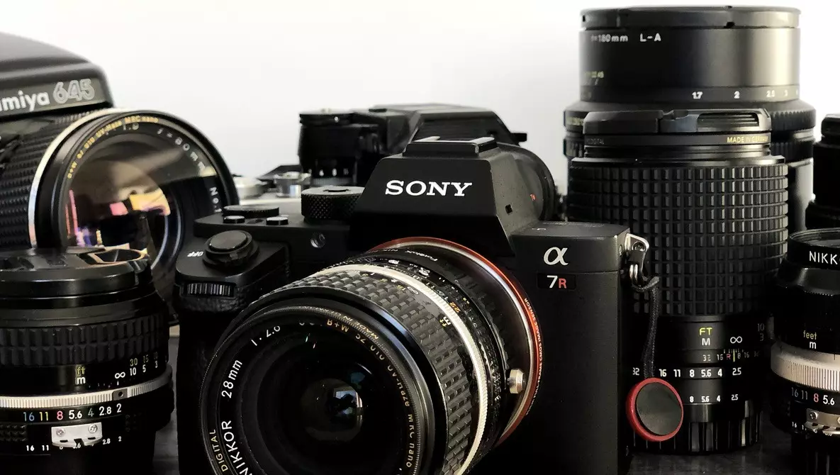 Серия Sony a7: Най-добрите цифрови фотоапарати за филмови фотографи с ръчен фокус