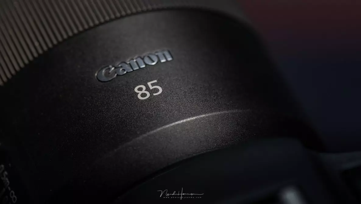 Fstoppers ṣe atunyẹwo Canon RF 85mm f/2 Makiro IS STM lẹnsi