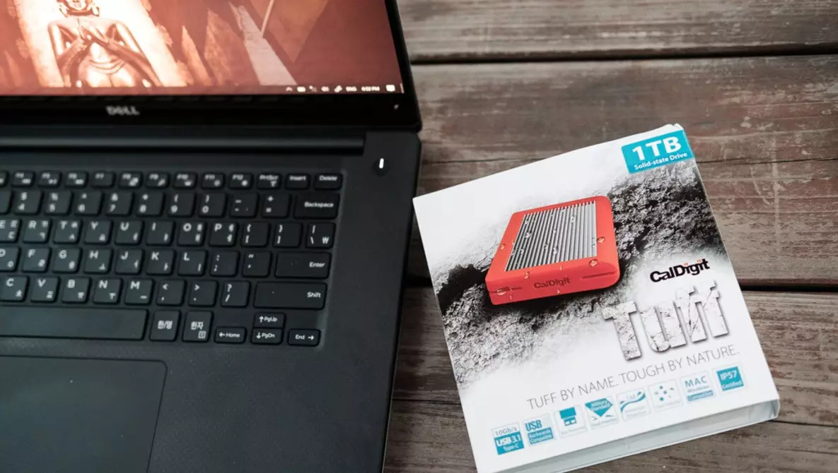 Fstoppers na-enyocha CalDigit TUFF 1 TB Portable SSD ọhụrụ