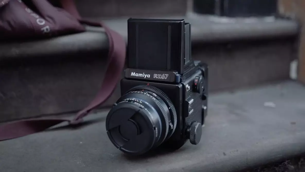 Mamiya RZ67 contro Sony a7 III Shootout