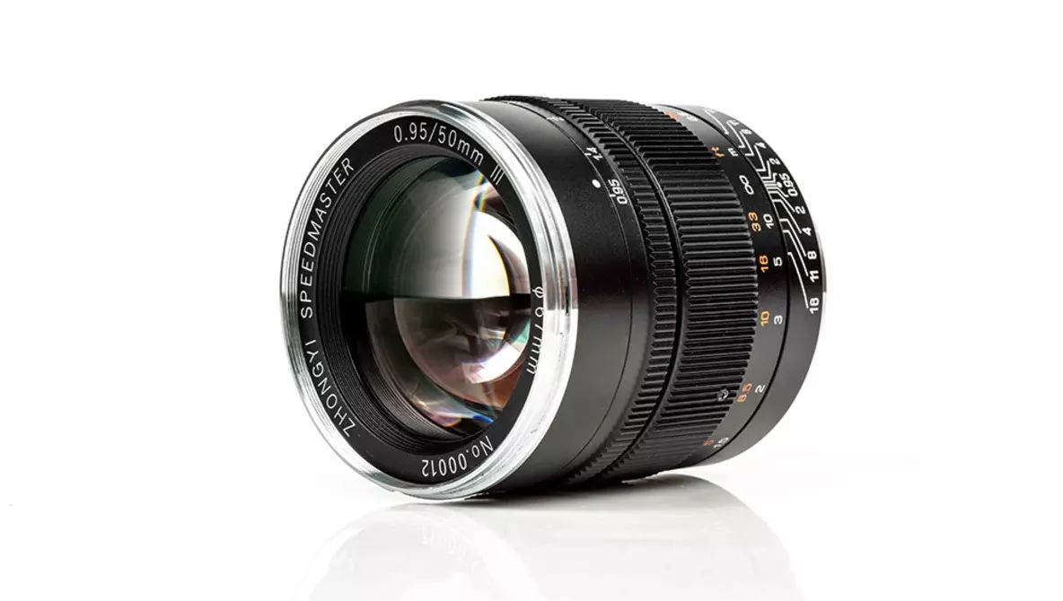 Canon RF、Nikon Z、Sony E 用の 50mm f/0.95: Mitakon Speedmaster Mark III