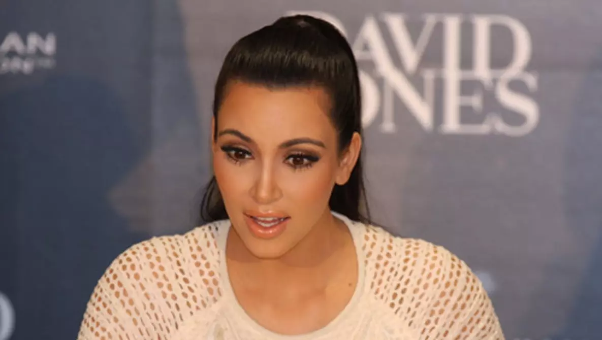 Kim Kardashian Sues Forbróir Aipe ar $10 Milliún as a hÍomhá a Úsáid Gan Chead