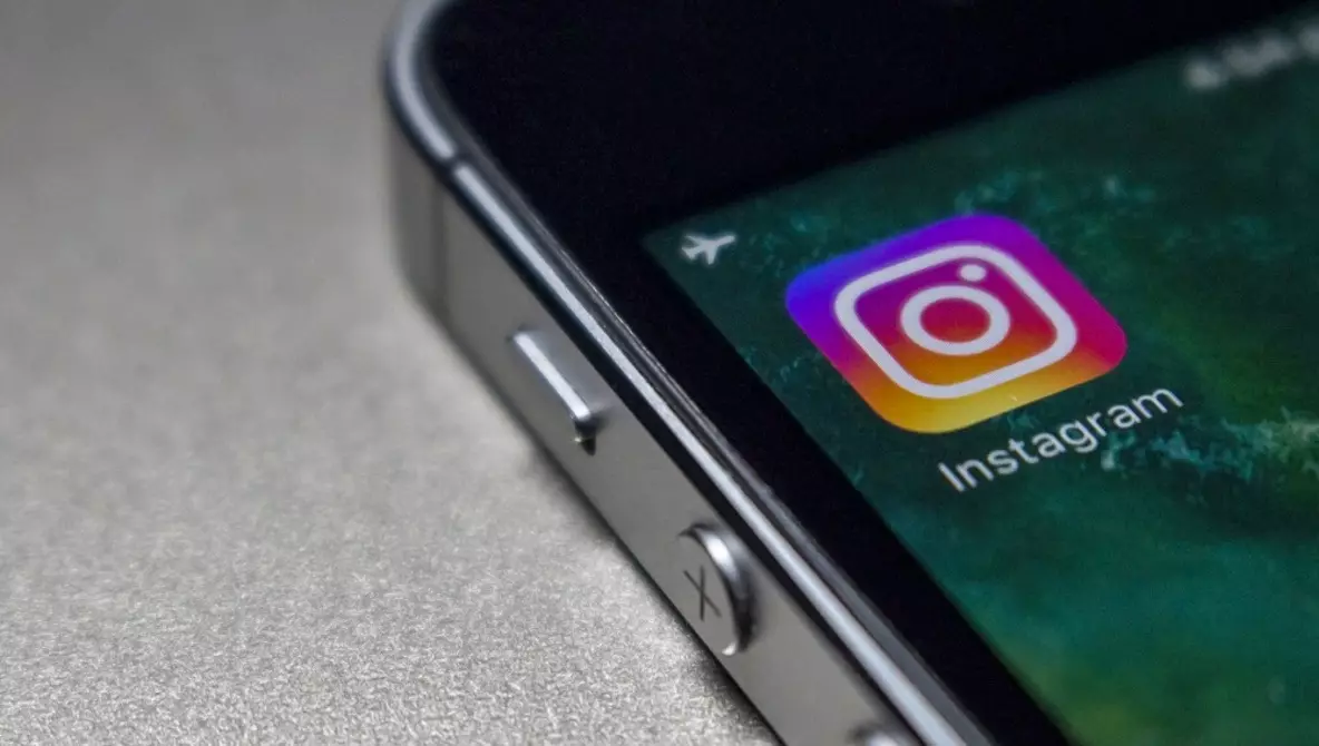 Instagram briše desetine naloga sa milionima pratilaca bez upozorenja