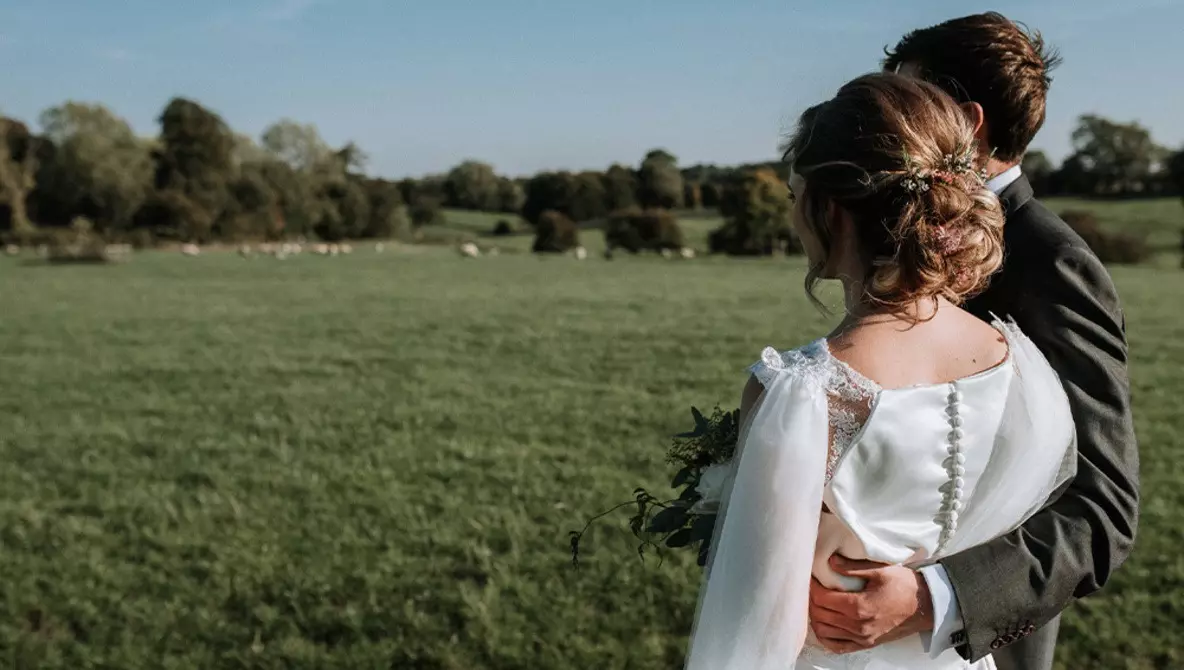 Panna młoda aresztowana za rzekome zmuszanie fotografa do zapłaty za przywilej fotografowania jej ślubu