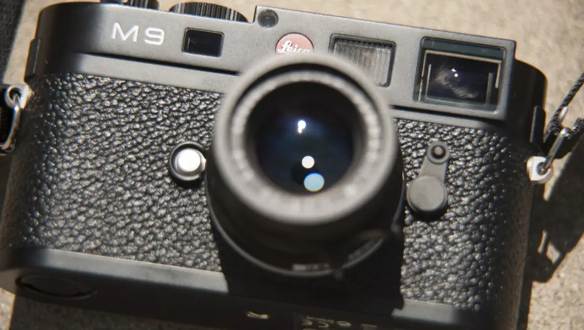 Kupitia Kamera ya 'Mwisho' Isiyo na Kioo: Leica M9