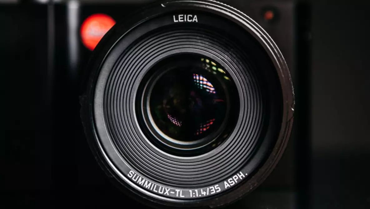 Gamita ang Bag-ong Leica Summilux-TL 35mm f/1.4 Lens