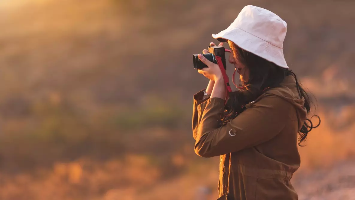 Kateri je najboljši rabljen fotoaparat in objektiv, ki ga lahko dobite za manj kot 500 USD?