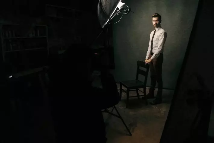 Lighting-Like-Leibovitz–The-One-Light-Challenge-Clay-Cook-Fstoppers-Gunnar-Deatherage-Behind-The-Scenes