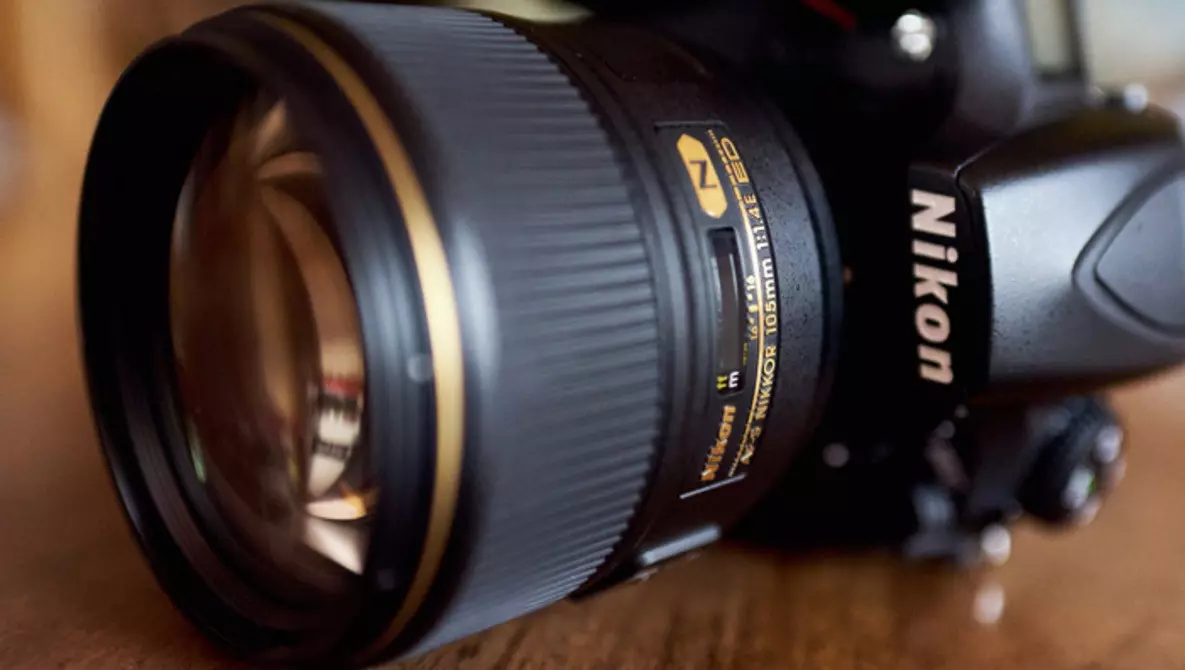 Fstoppers recenzira nov najboljši portretni objektiv, Nikon 105 mm f/1.4