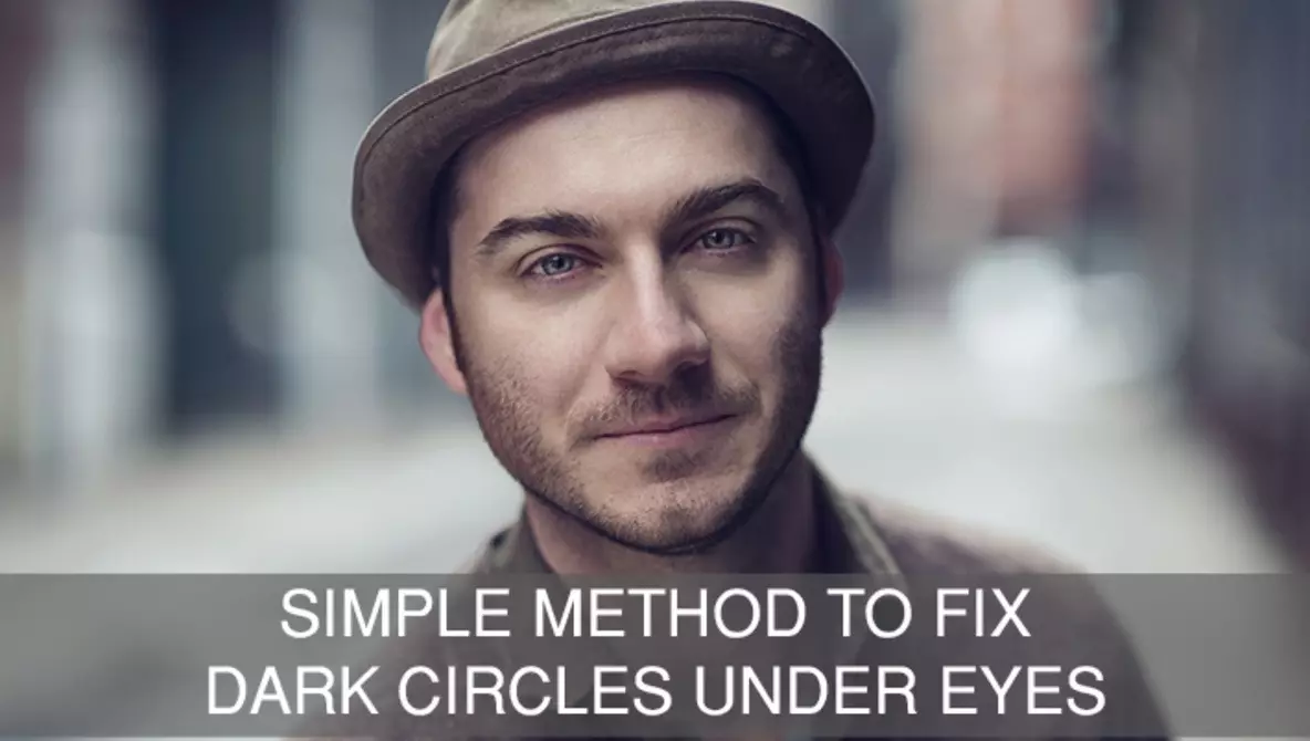 Një metodë e thjeshtë për të rregulluar qeskat nën sy dhe tonet e papërputhshme të lëkurës