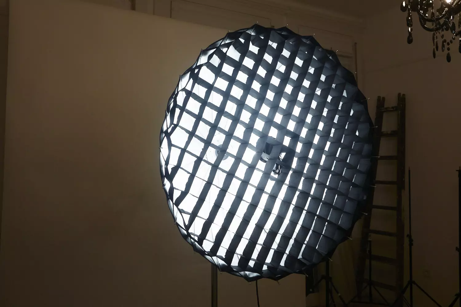 Godox Parabolic Light Modifiers: Lebih Baik Daripada Broncolor? 328_5